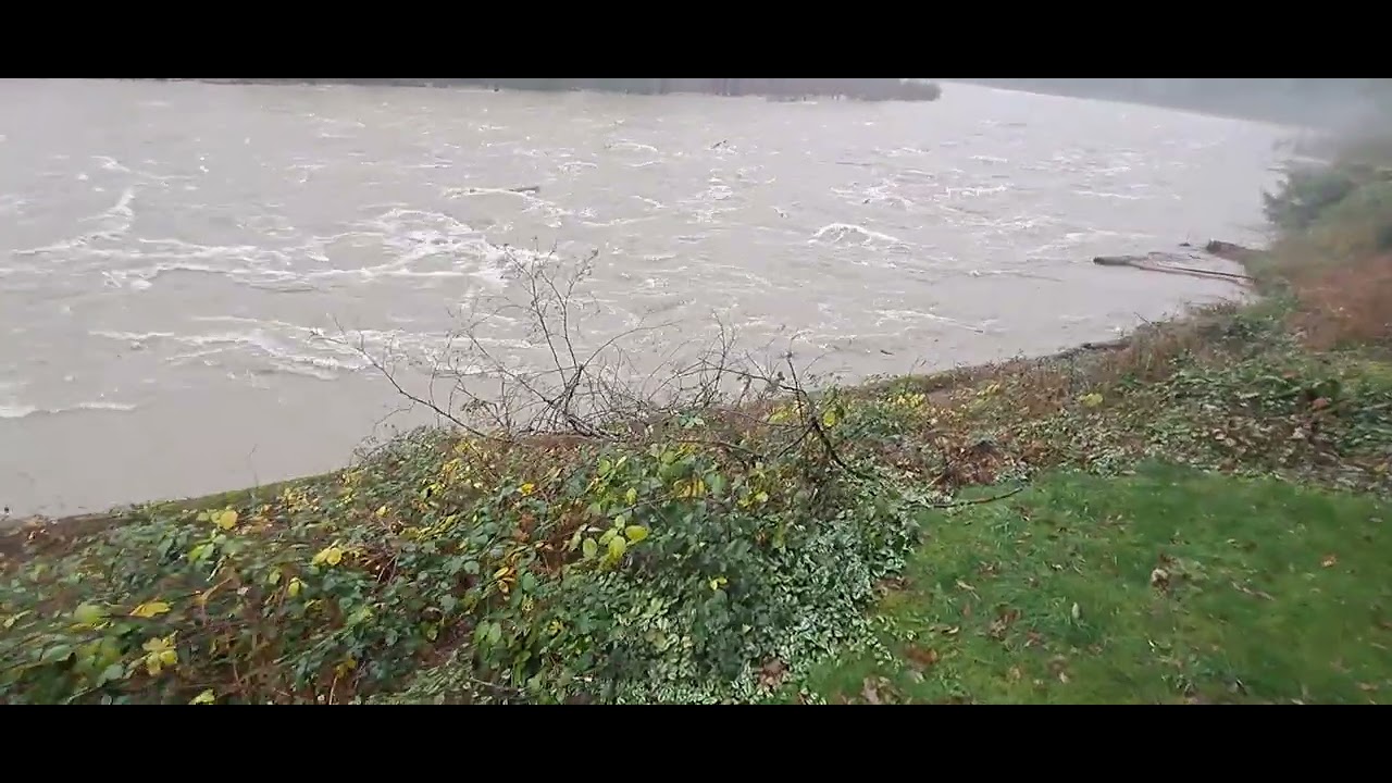 Skykomish River water 17 feet high! - YouTube