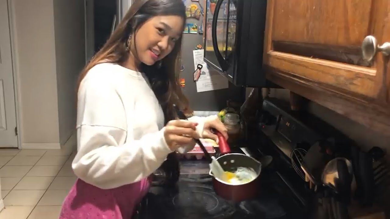 Simply Cooking Scrambled Eggs - YouTube