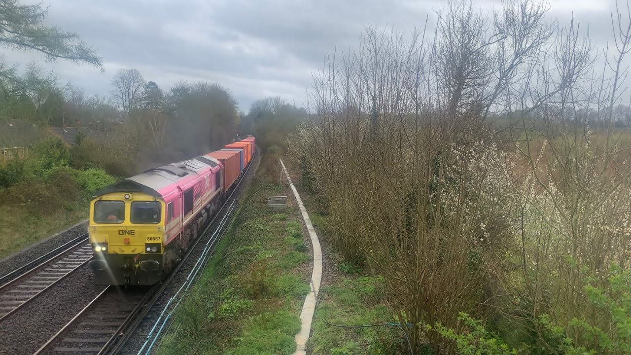 Class 66 | 66587 ‘As One, We Can’ | Freightliner - YouTube