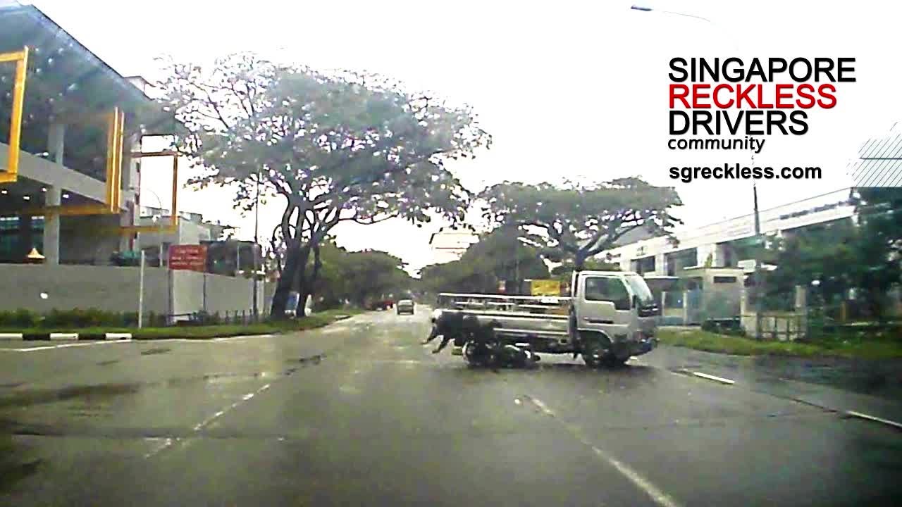 [SRD Community] Gul Drive Traffic Accident - YouTube