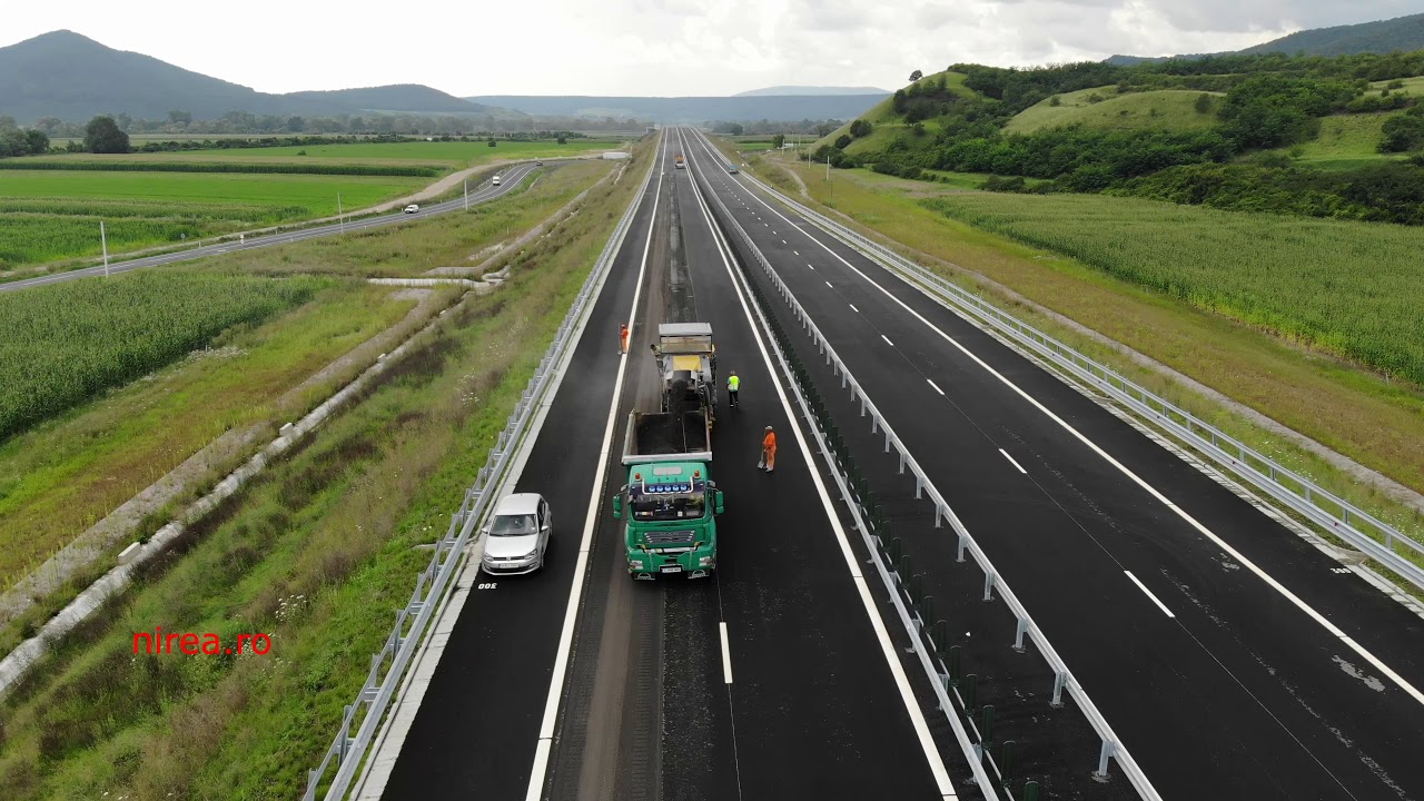Video, autostrada Sebes Turda, lotul 3, frezare asfalt in zona Decea ...