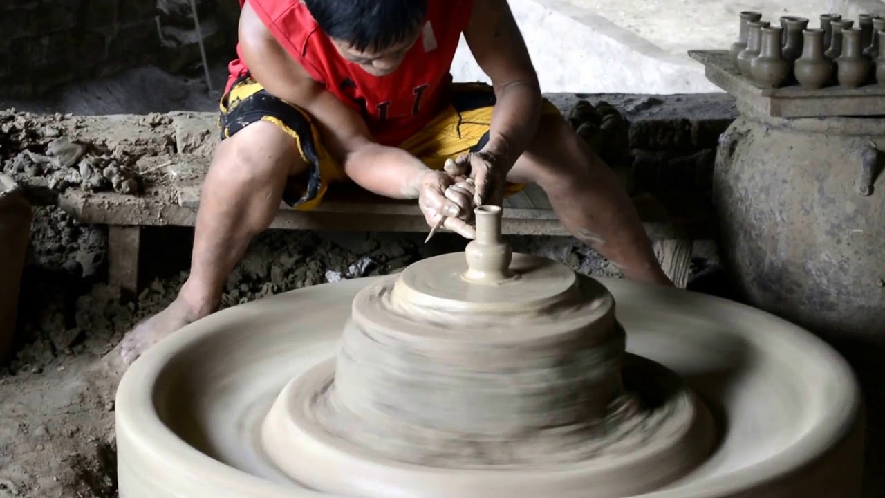Old School Pottery The Pagburnayan of Vigan City Ilocos Sur - YouTube