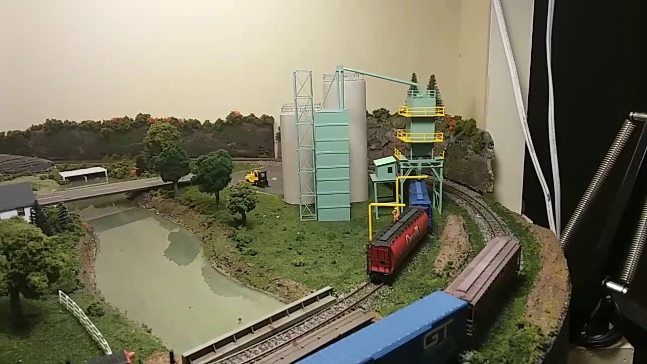 Modern grain loading facility n scale - YouTube