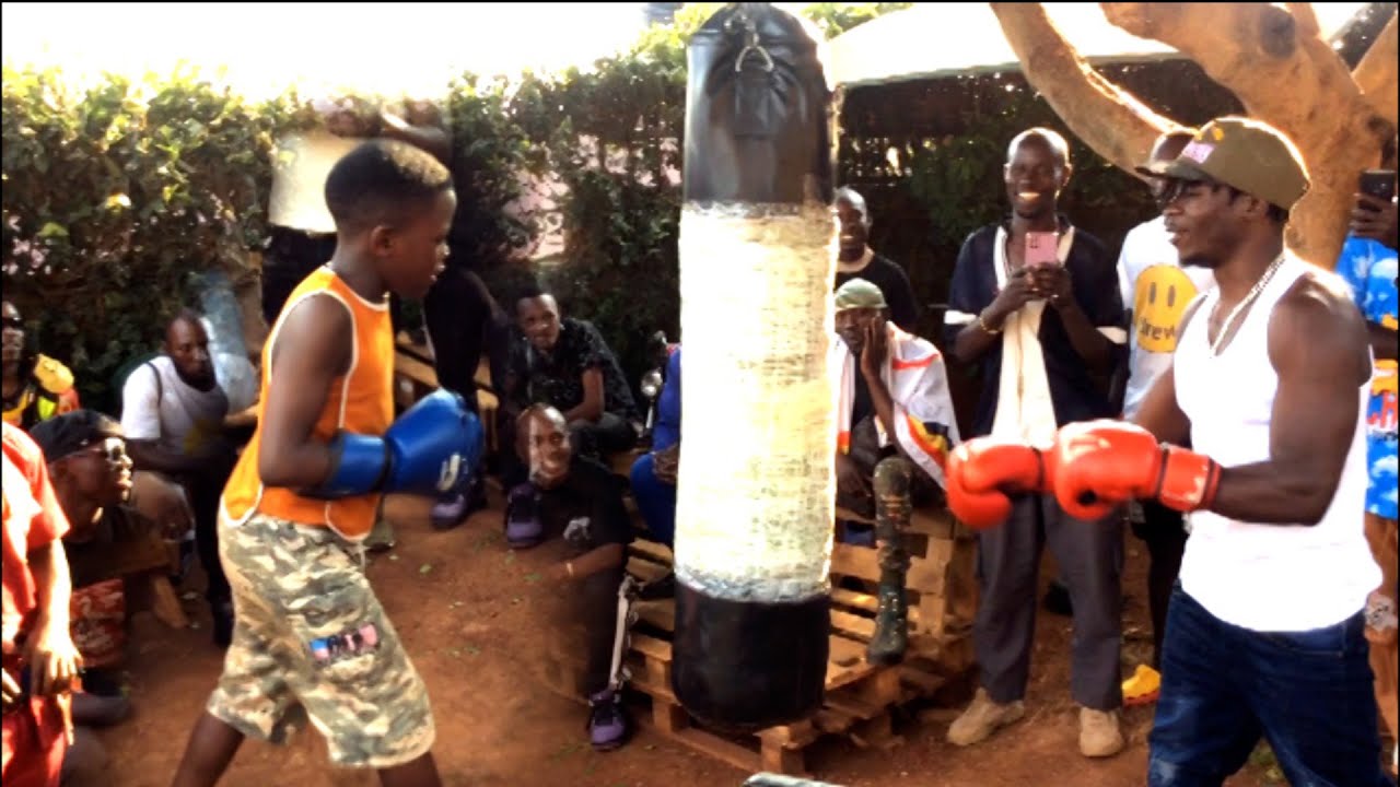 Champ Gudo ayaniriza kibanda Alien Skin mu ghetto way - YouTube