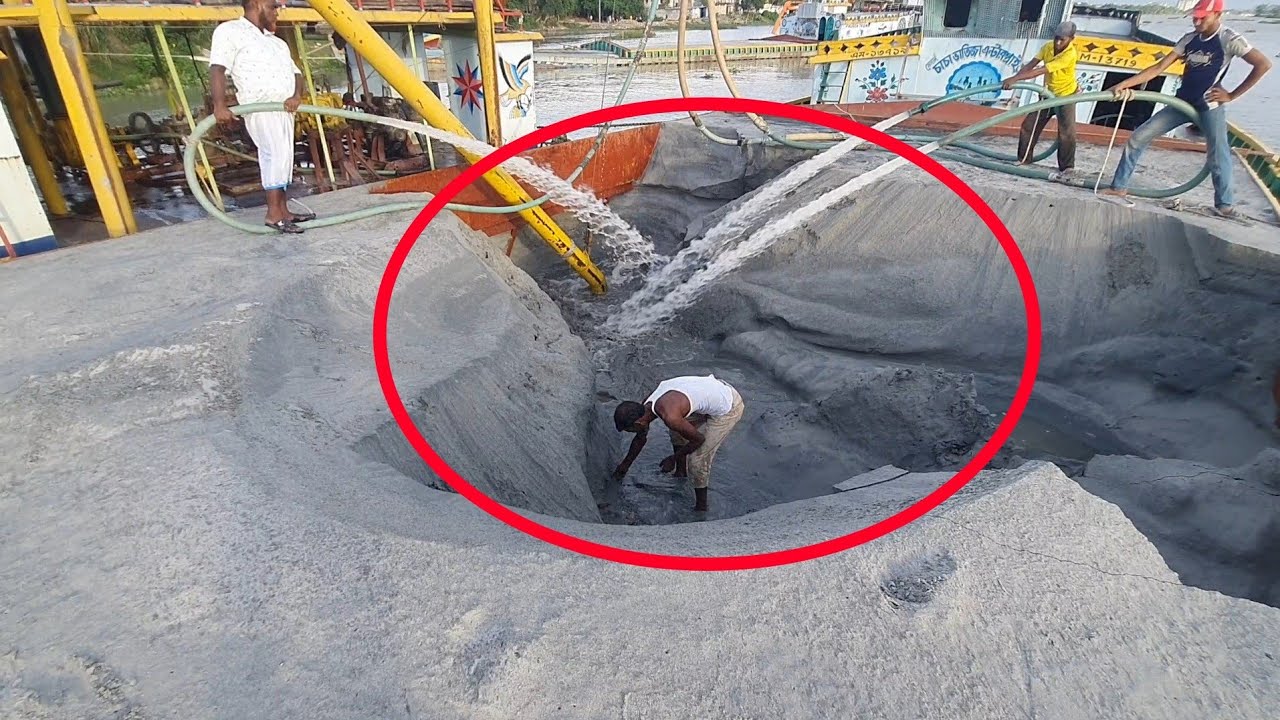 22500 square feet full load sand unload at the start of work in big ...