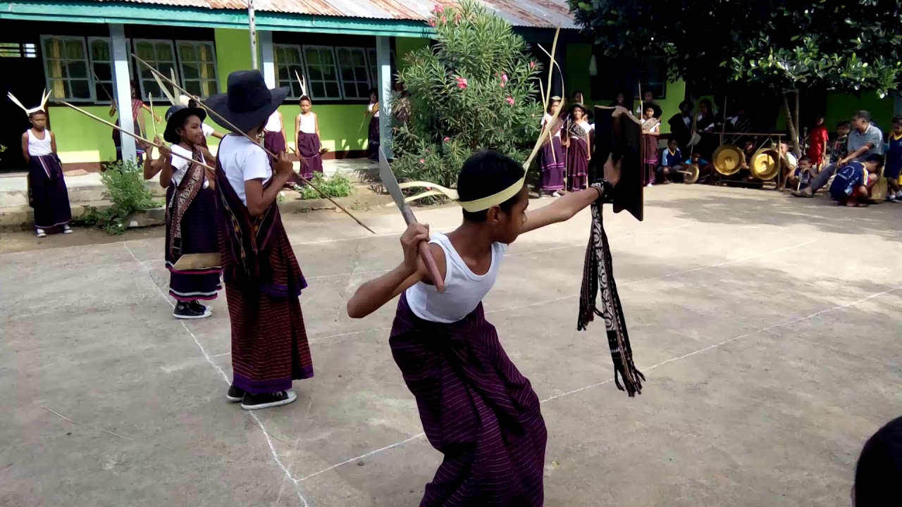 Tari parang adonara - YouTube