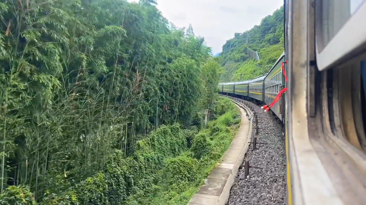 Old Sichuan-Guizhou train ride - YouTube
