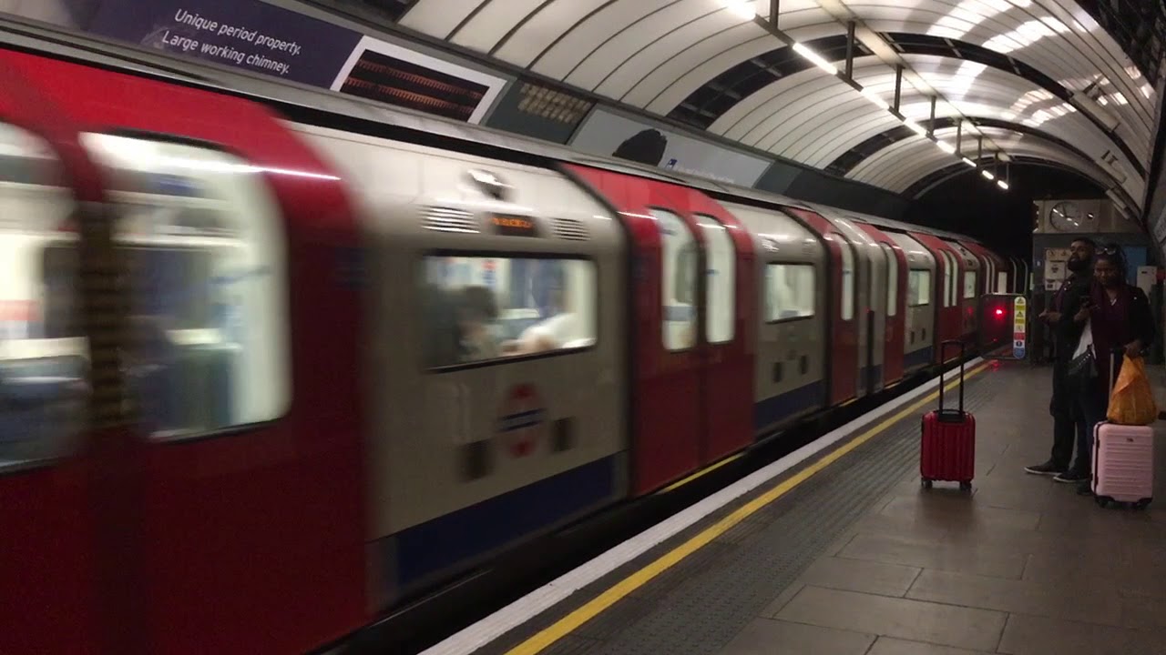 June 15, 2018 - Vauxhall Underground Station - Victoria Line Departure ...