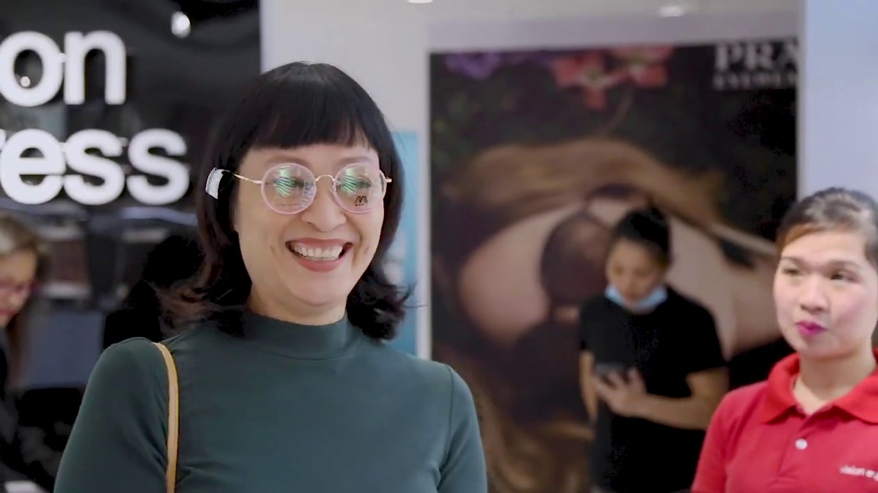 Myrza Sison Loves Her New Specs from Vision Express - YouTube