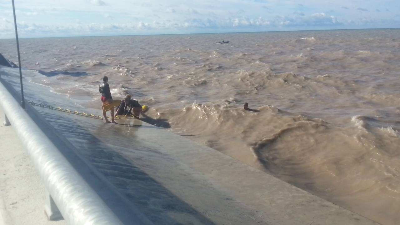 Port Stanley Ontario Lifeguard training 22.8.2016 high waves 1 - YouTube