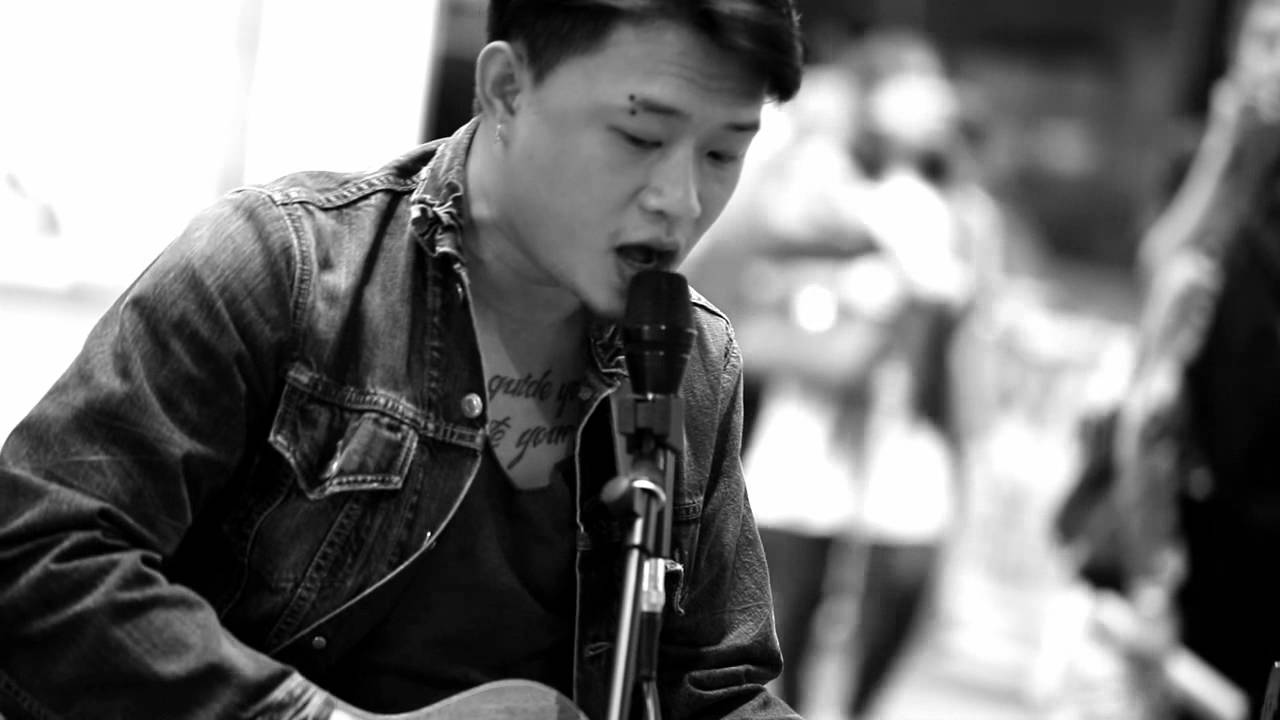 Travis Tang busking night - YouTube