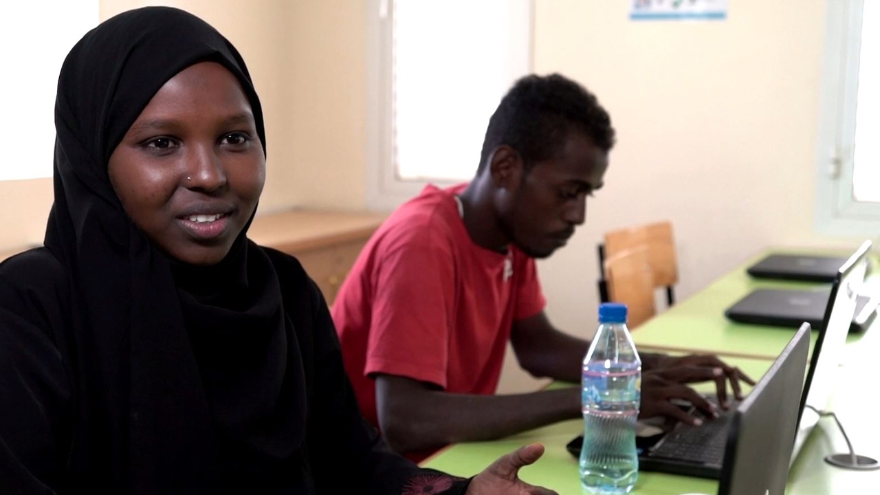 Bildung und Arbeit für die Jugend in Dschibuti: Zukunft durch E-Learning-Zentrum - YouTube