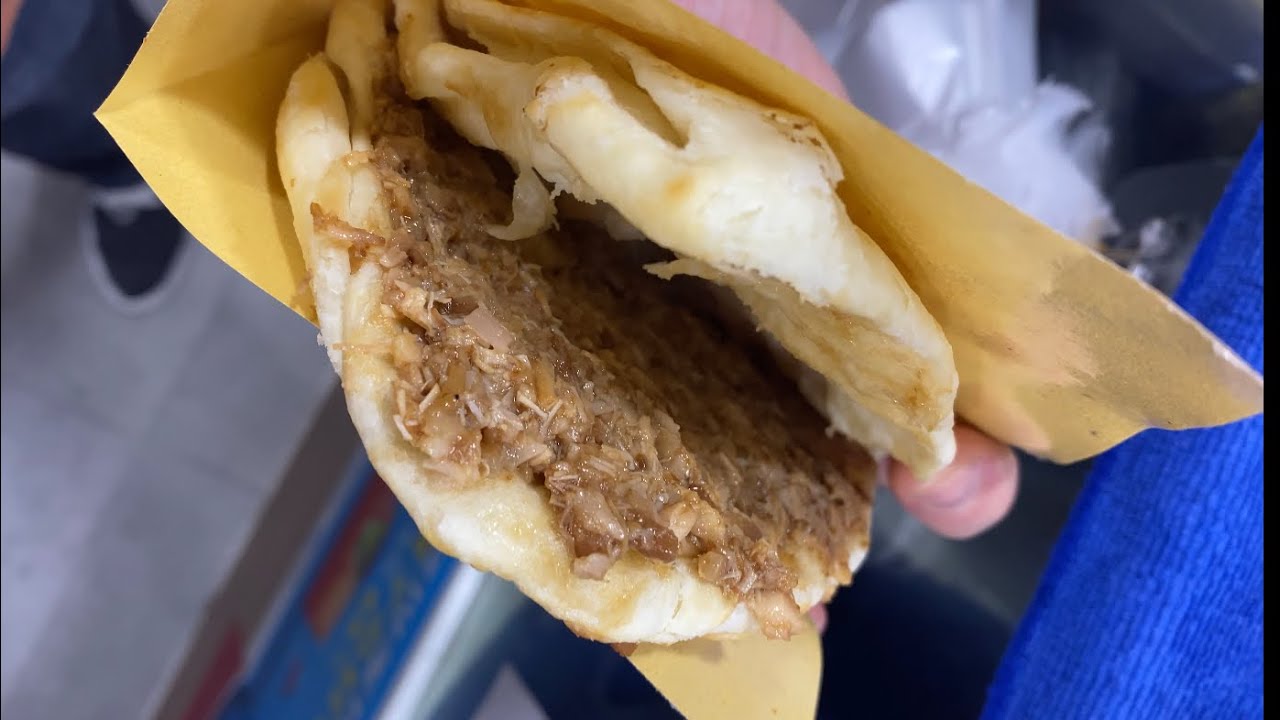 CHINESE HAMBURGER - ROU JIA MO (肉夹馍) - YouTube