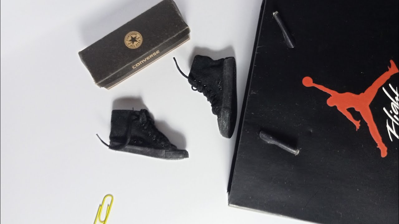 BARANG UNIK miniatur sepatu, sneakers skala 1/6 tapi kok detail banget ...