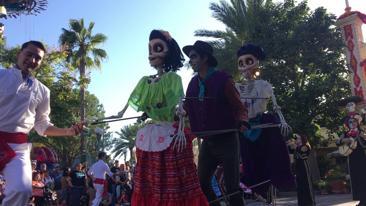 Coco Show at Disney's California Adventure - YouTube