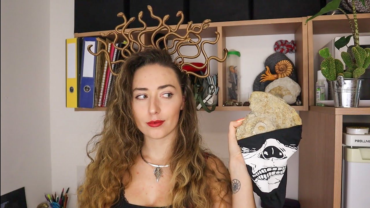 How Do Fossils Form? Halloween Special - Fossil Friday 🎃👻🦇 - YouTube