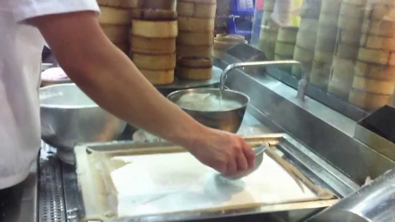 Making Chee Cheong Fun Part 2 -Tak Po at 42 Smith Street Chinatown ...