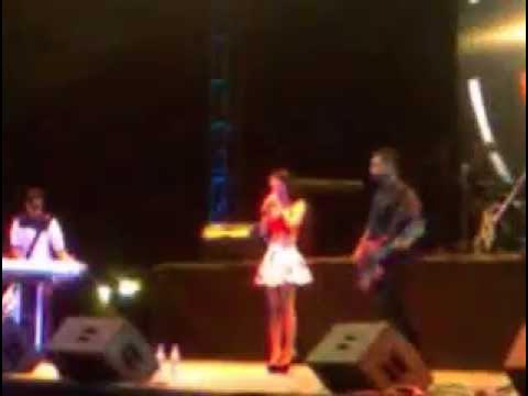 Belanova - 1,2,3 GO! en el Exa Concierto Celaya 2014 - YouTube