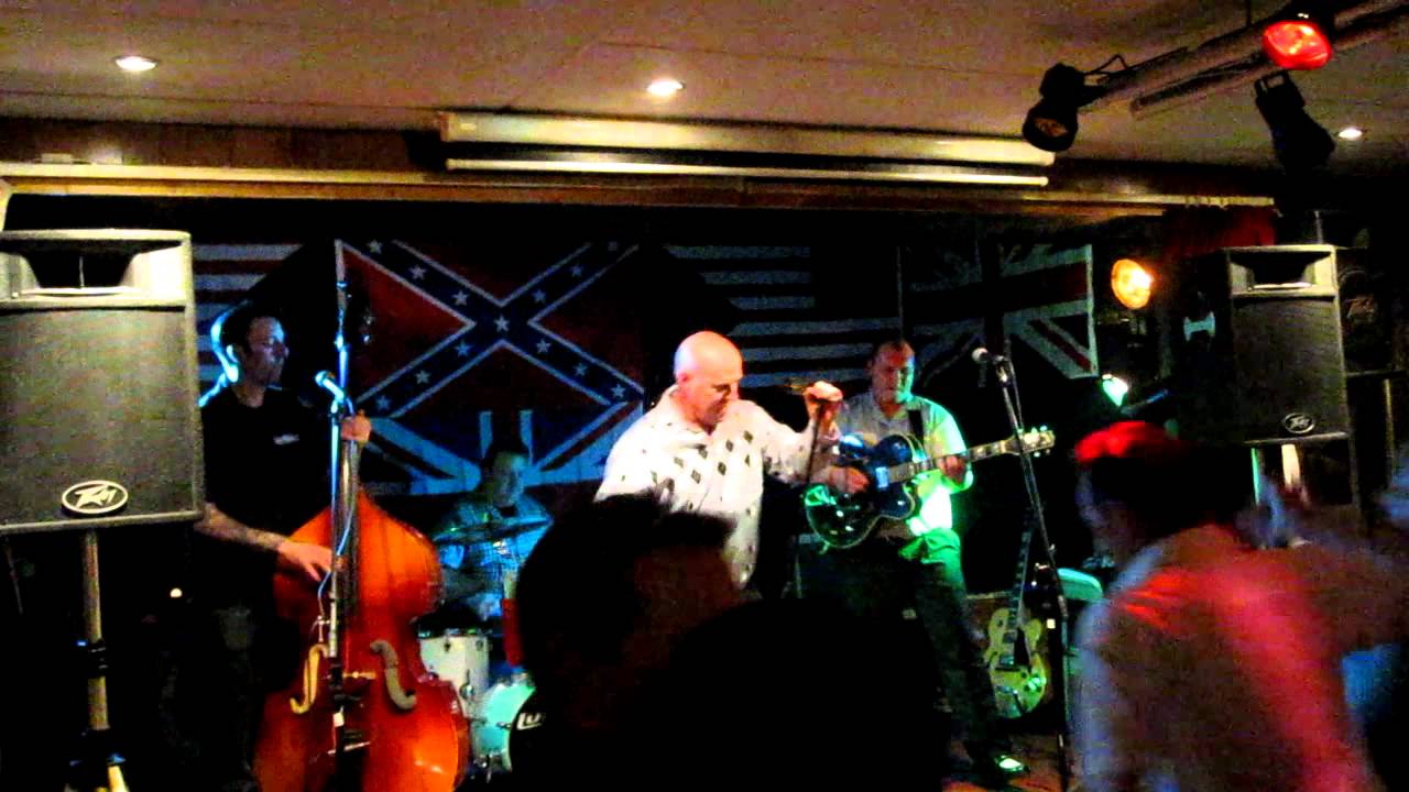 Chris Keene and the Boola Boola Trio - YouTube