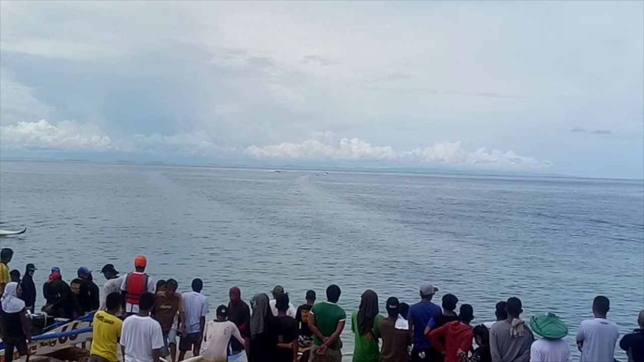 Pump Boat Races in Enrique Villanueva, Philippines - YouTube