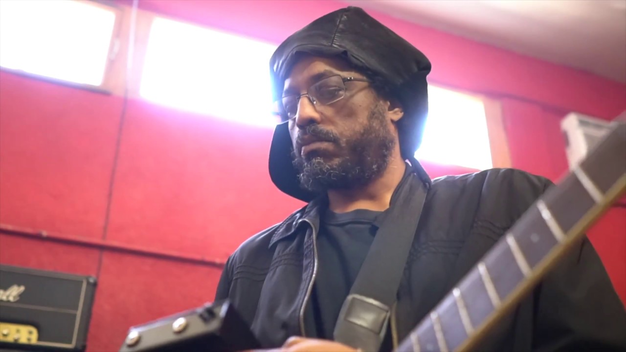 A. Fuller Sound & Rocky George- Radial Hot British - YouTube