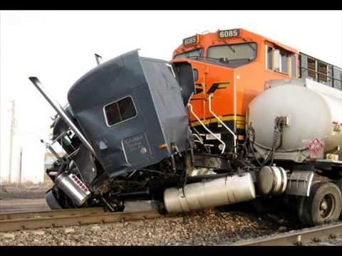Amazing train wreck into gasoline tanker. - YouTube