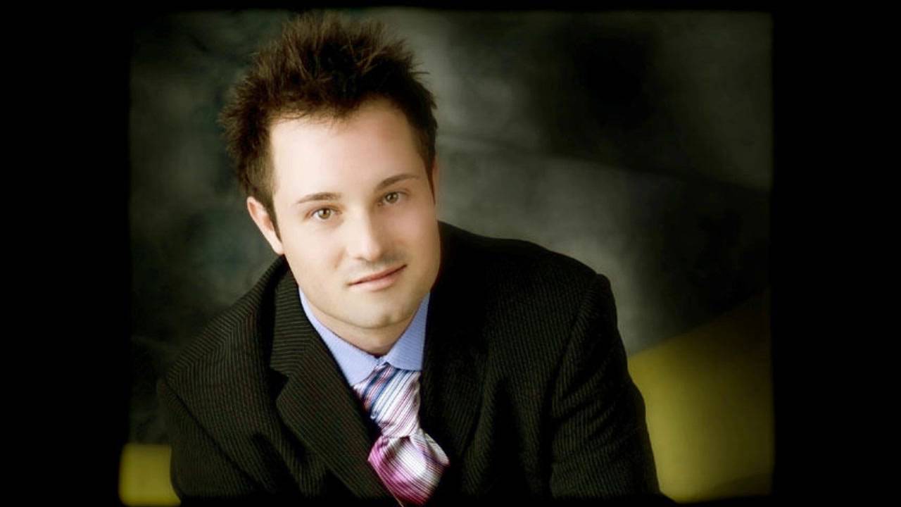 BASS SINGER CHRISTIAN DAVIS - YouTube