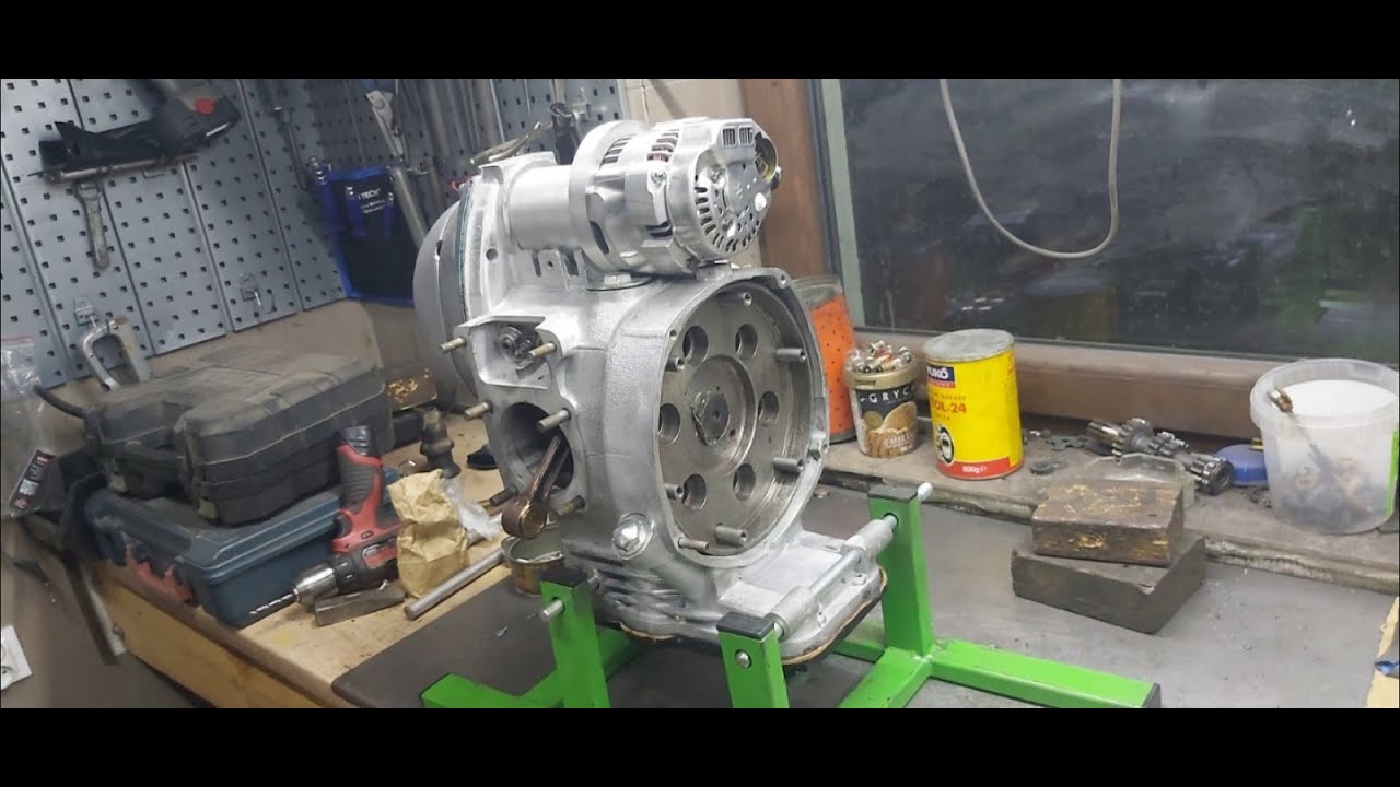 Assembly of the k750 motorcycle engine part 1 Clutch, oil pump, pushers ...