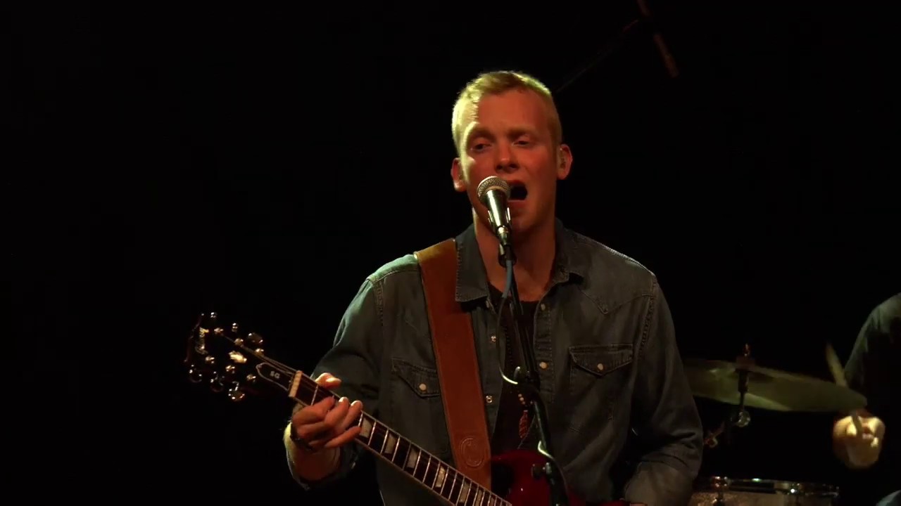 Matthew Curry Live | Performing 'Blink of an Eye' - YouTube