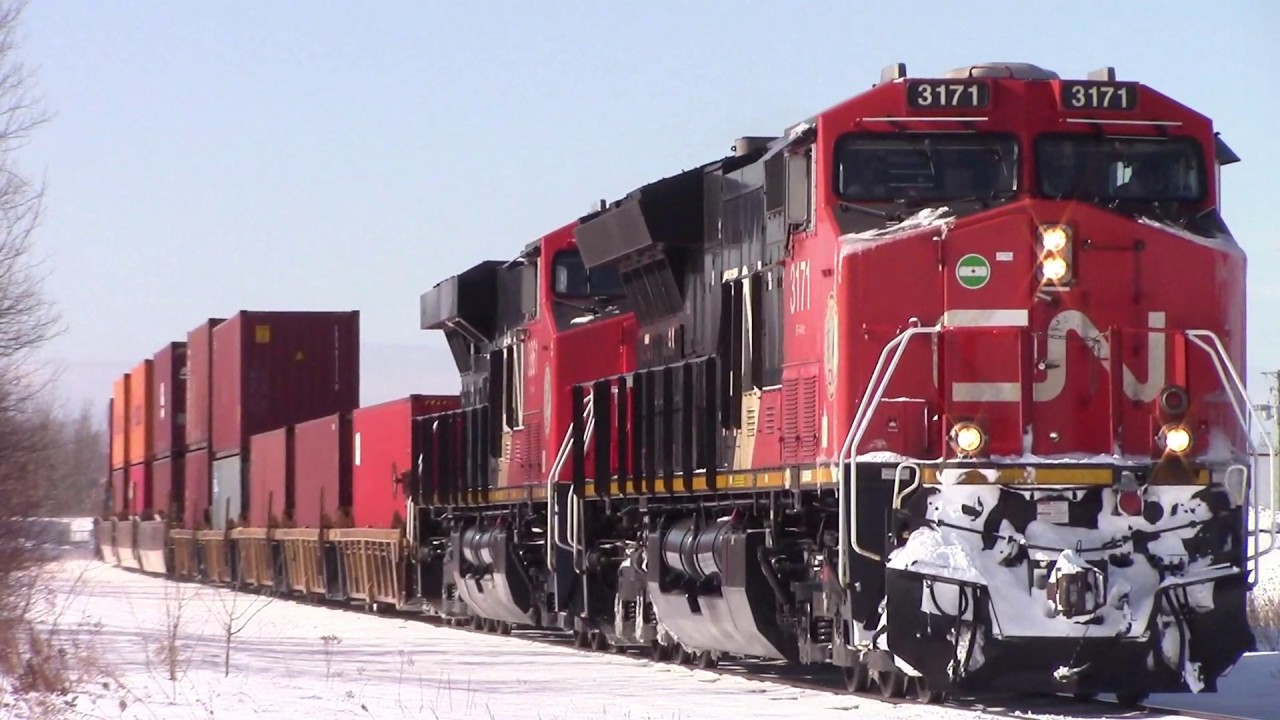Leap Day Railfanning - CN Stack Train 120 at Moncton, NB - YouTube