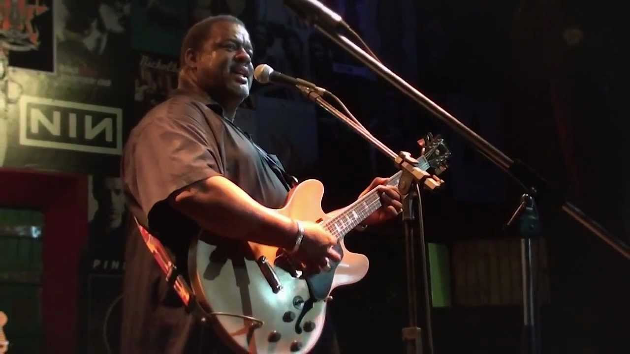 Oi Blues By Night Fortaleza 2011 - Lil Ray Neal. - YouTube