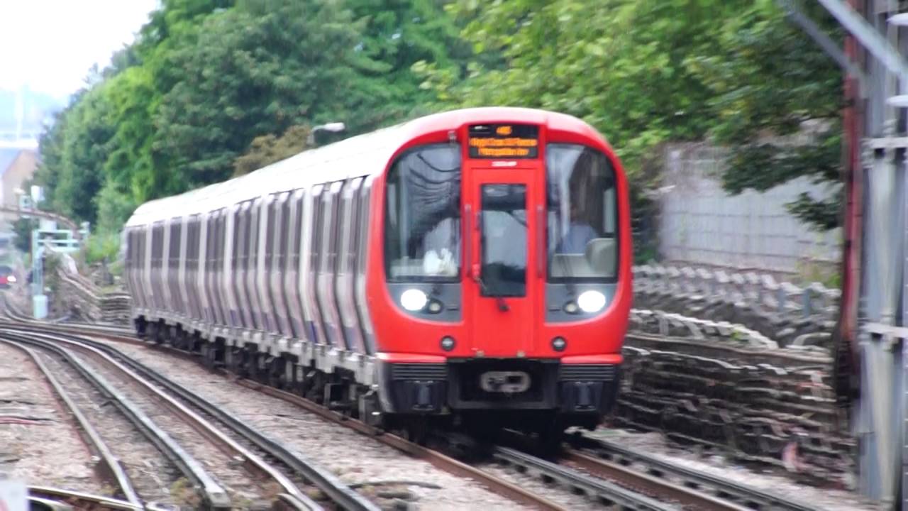 London Underground Metropolitan Line train passing Willesden Green ...
