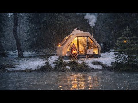 KURTLARLA SAĞANAK YAĞMURDA KAMP