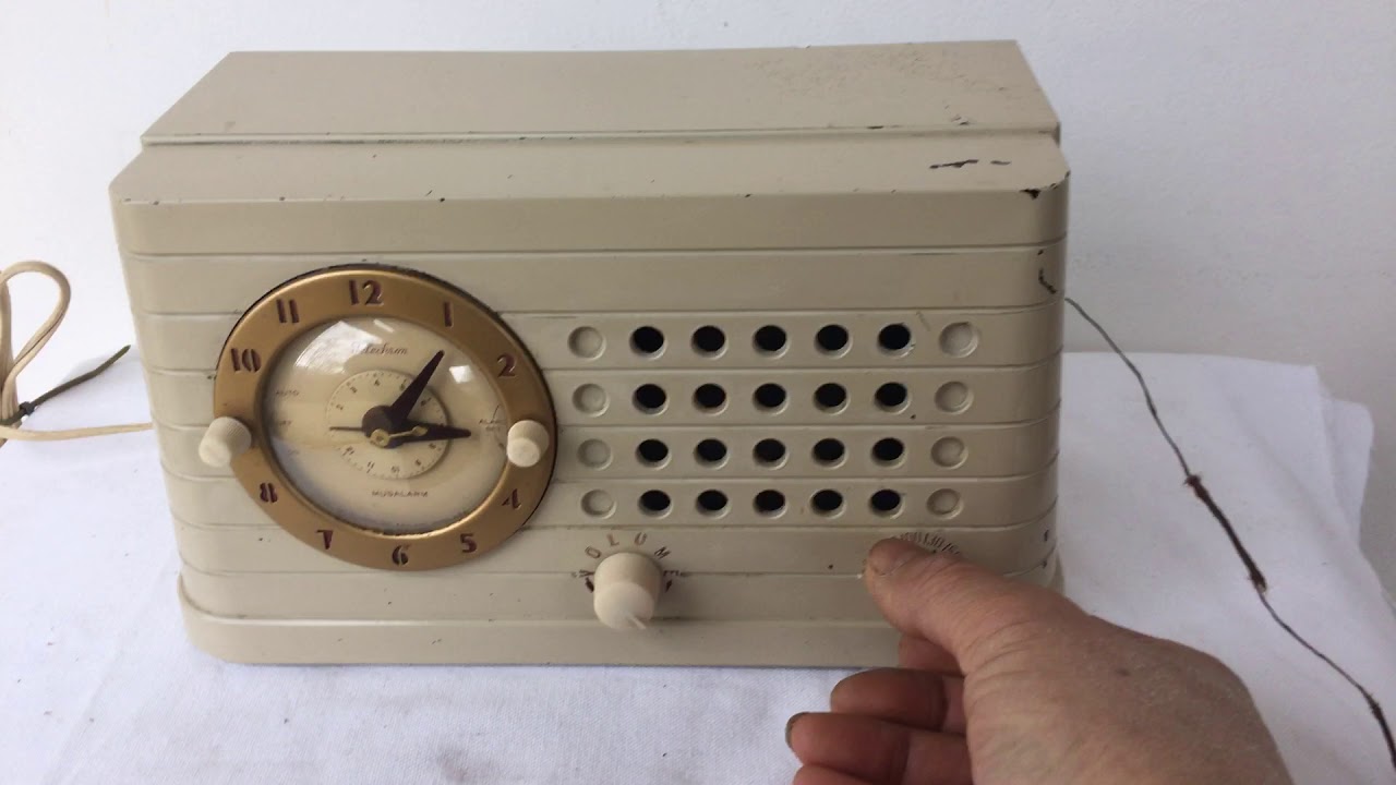 Art Deco Post War 1949 Telechron Model 8H59 Tube AM Clock Radio First ...