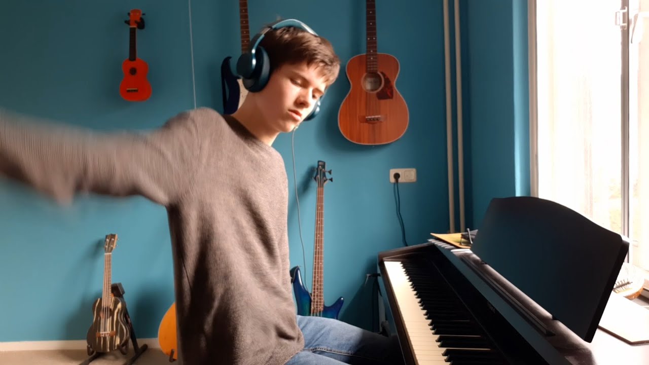 DSi Camera Slideshow - Showtime (Piano cover) - YouTube