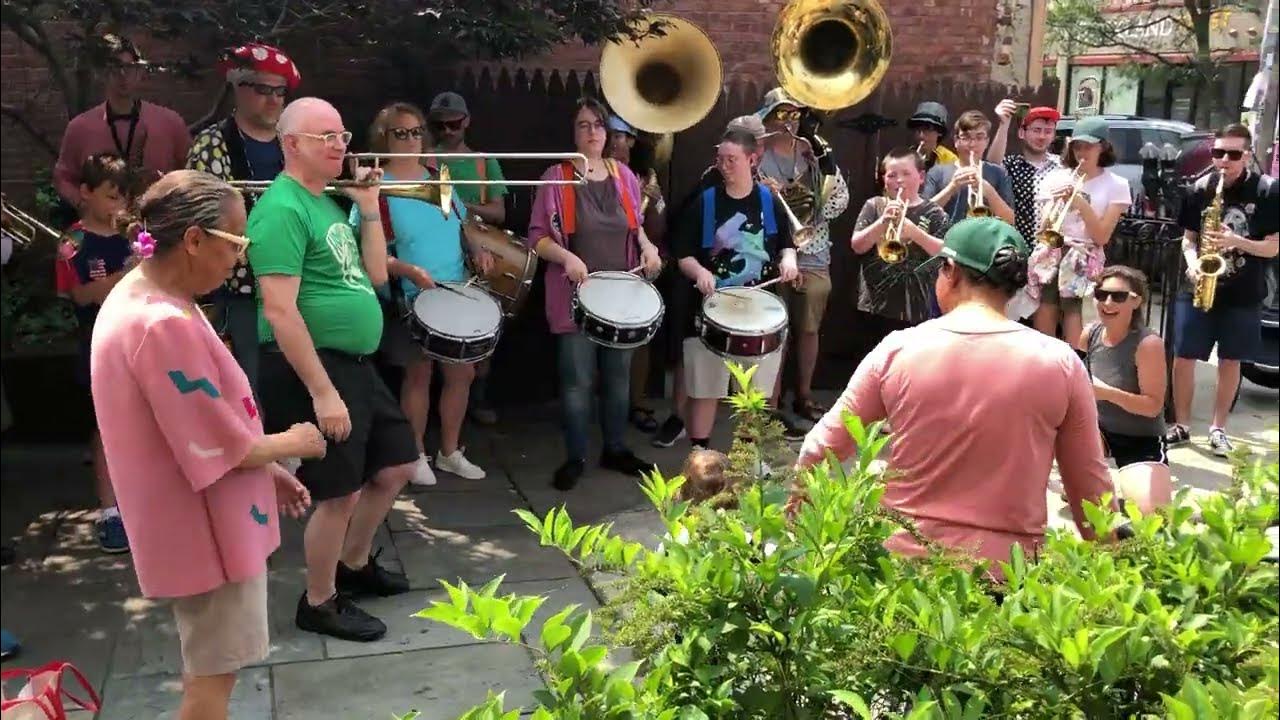 Summer HONK at Bloc Cafe - YouTube