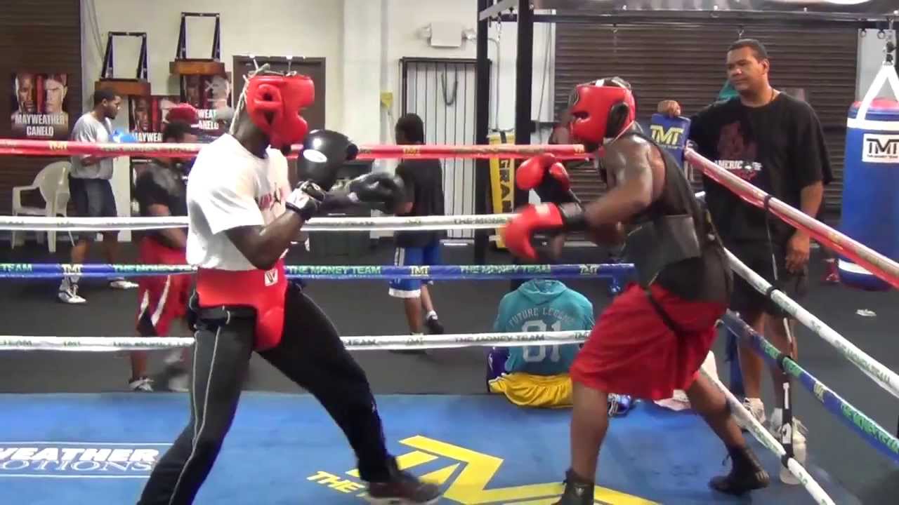 Andrew Tabiti sparring at the Mayweather Boxing Club - YouTube