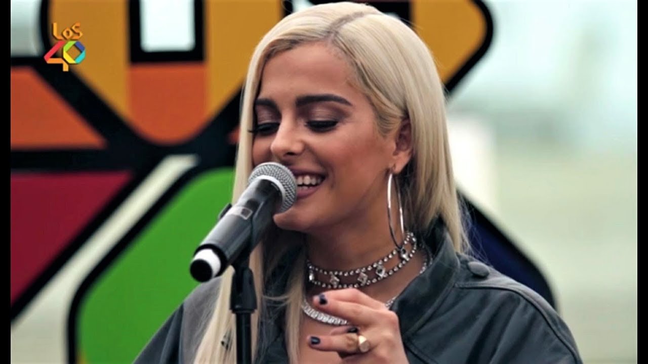 Bebe Rexha - Ferrari (Acoustic Live) - YouTube
