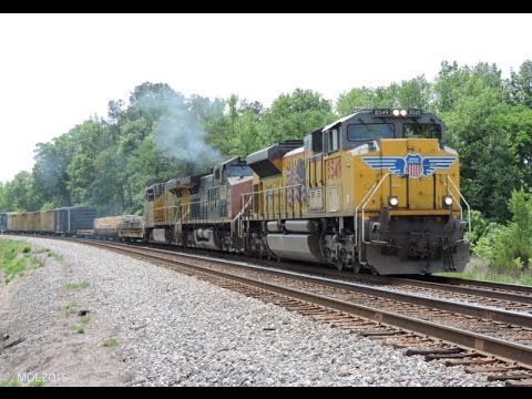 HD: UP 8549 leads CSX Q582-09 in Tunnel Hill, GA - YouTube