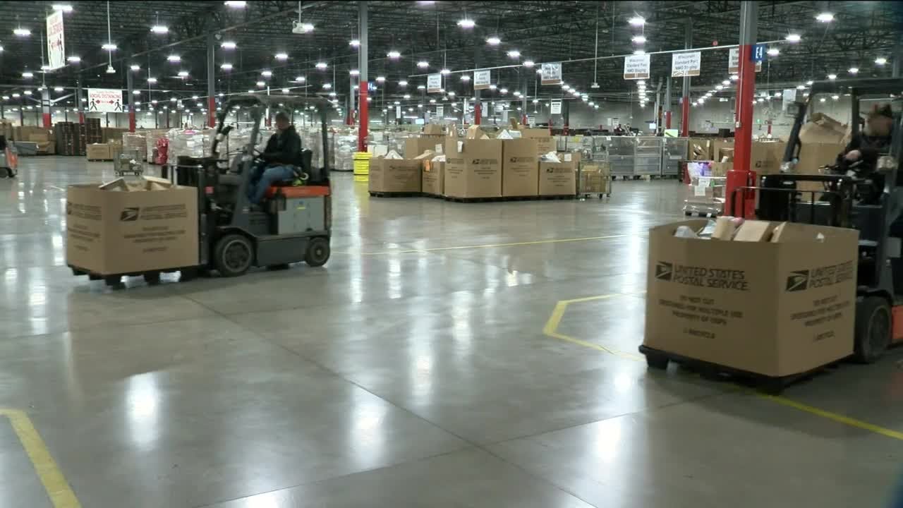 USPS: New machine will help avoid shipping delays at Oak Creek ...
