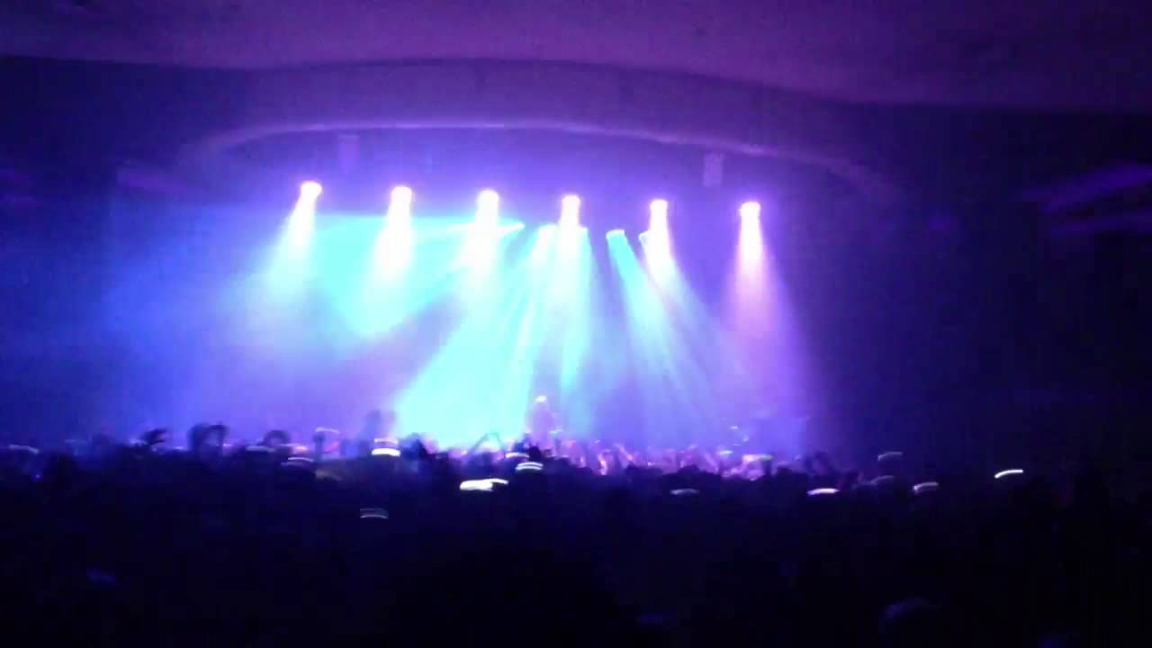 Crystal Castles -Alice practice live - YouTube