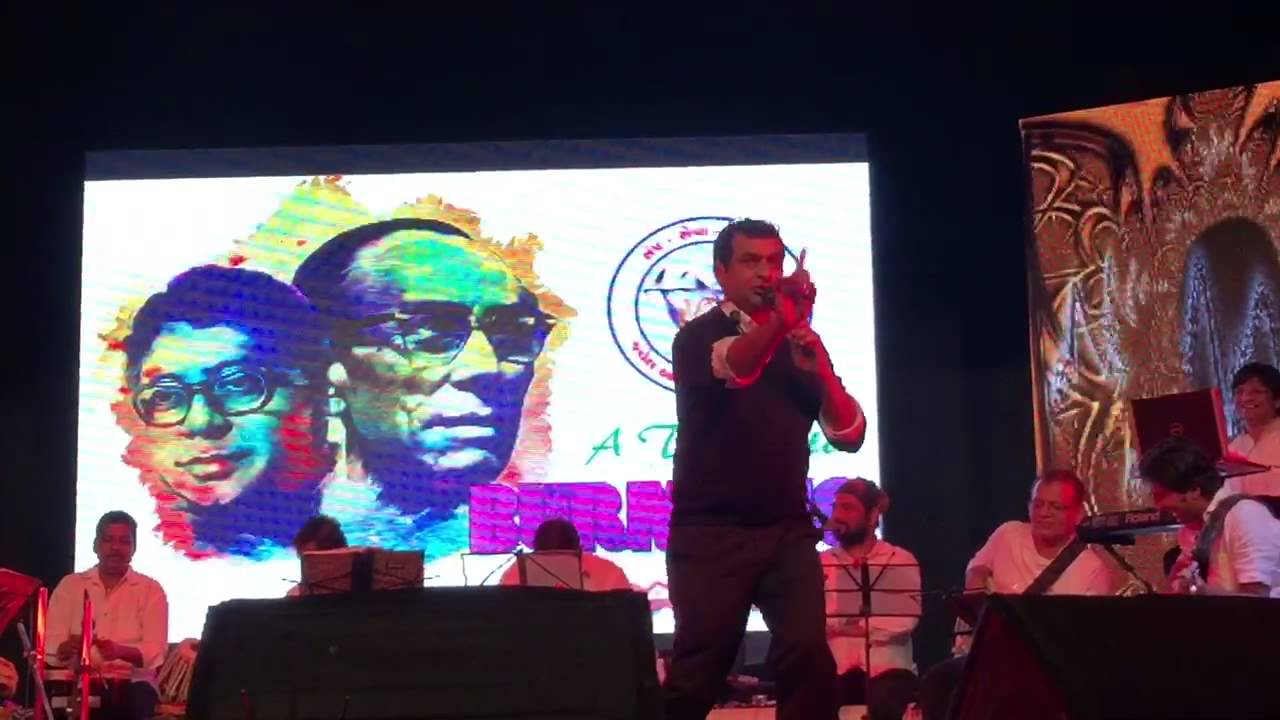 ANIS CHANDANI singing chatur Naar on a special request in Bombay (Jan ...