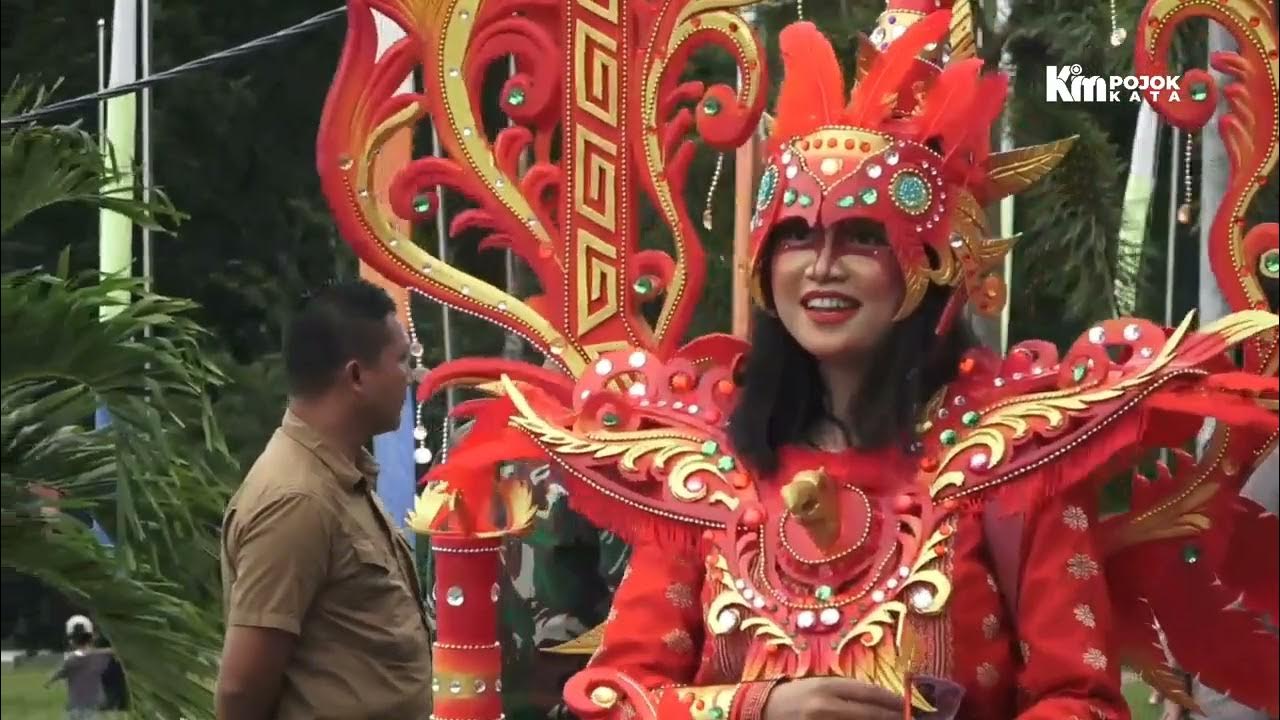 Bupati Sambas, H. Satono, S.Sos.I., M.H.,membuka kegiatan Karnaval Tenun Sambas 2023 - YouTube