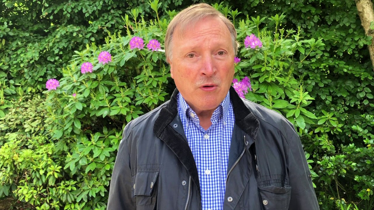 Provincial Grand Master Andrew Mushet out for a wander. - YouTube