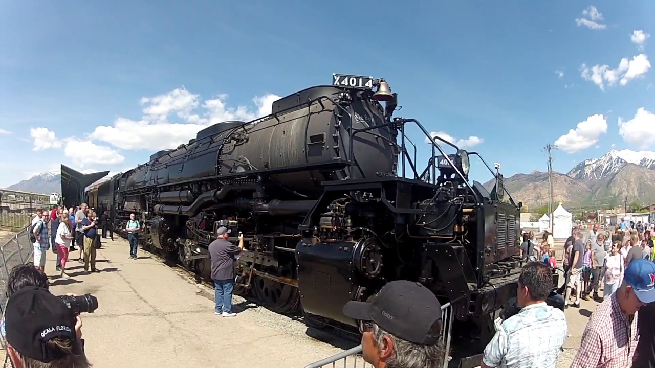 Big Boy 4014 and N scale Big Boy Model - YouTube