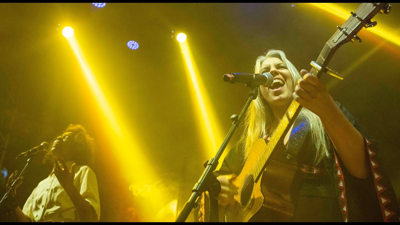 Yael Deckelbaum ft. Ester Rada - Freyja @ Live - YouTube