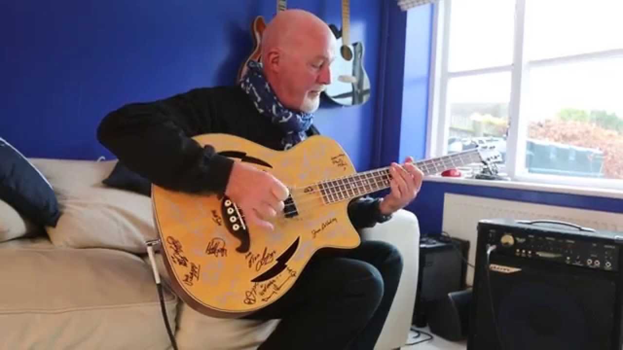 Dave Pegg Ozark Bass Guitar (Fairport Convention) - YouTube