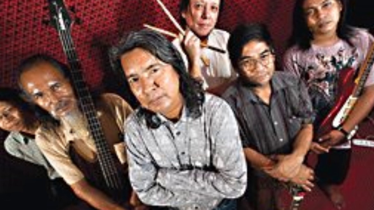 Khin Mg Toe -မကူးနဲ ့ငါး ( ေျပာင္ေျမာက္လွတဲ့ စႏၵယားေမာင္မ်ိ ...