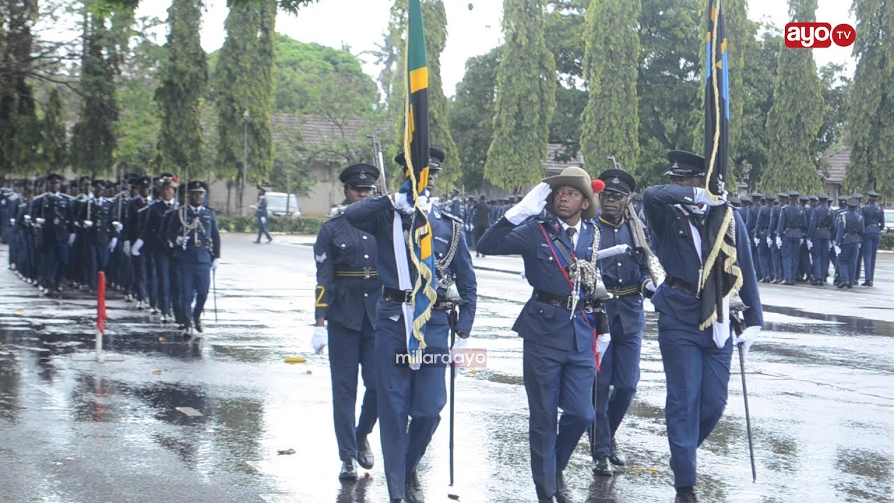 VIDEO: MBWEMBWE ZA GWARIDE LA JESHI LA POLISI WAKATI WA KUHITIMU, NAIBU ...