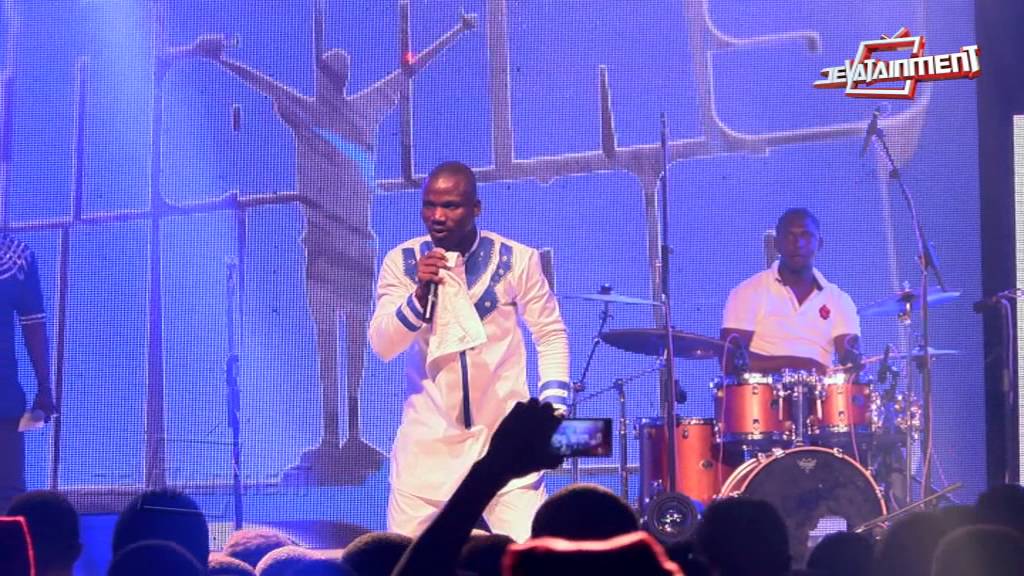 Francis Amo raises praises to another level @ Thanksgiving 2015 - YouTube